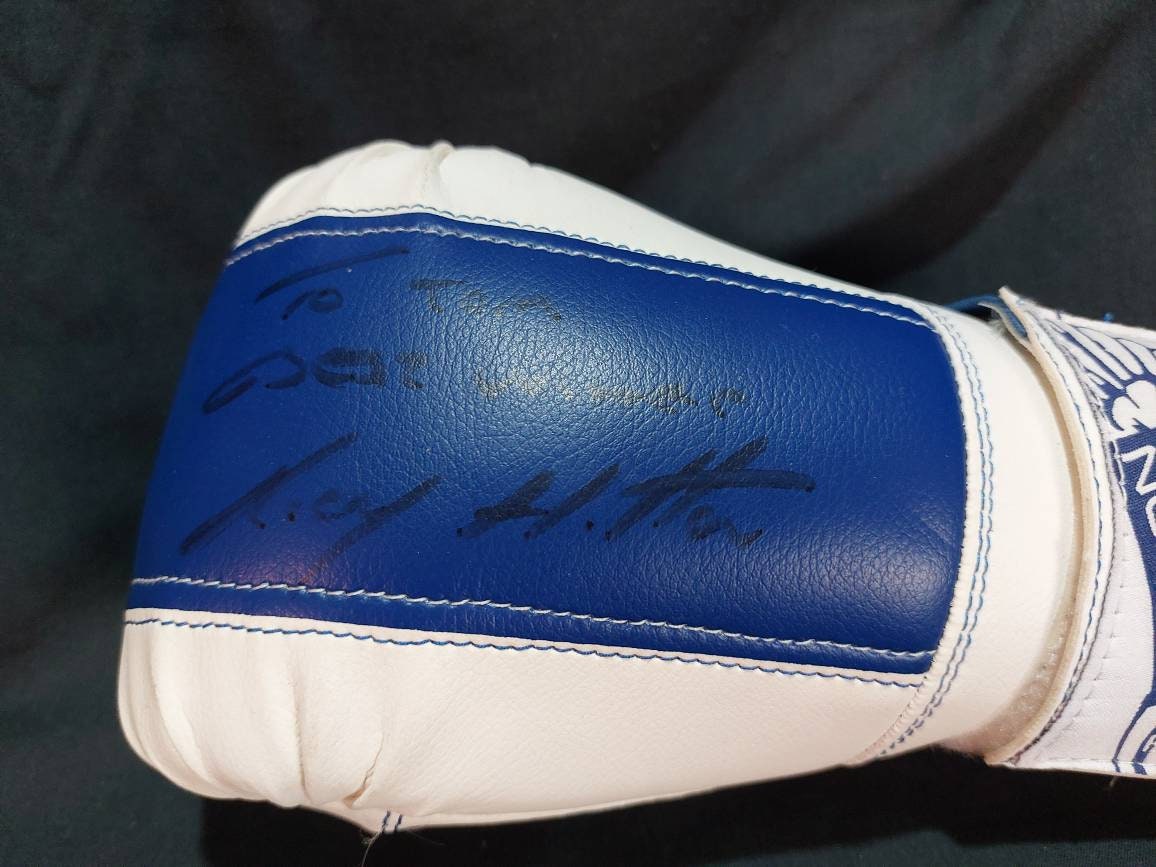 Vintage Ricky Hatton Signed Boxing Glove. Boxing Collectable, Boxing ...