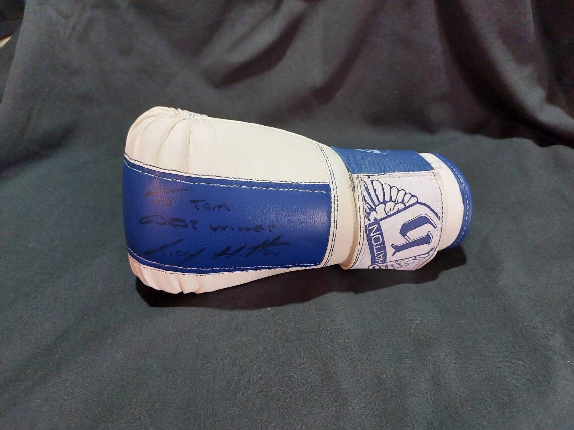 Vintage Ricky Hatton Signed Boxing Glove. Boxing Collectable, Boxing ...