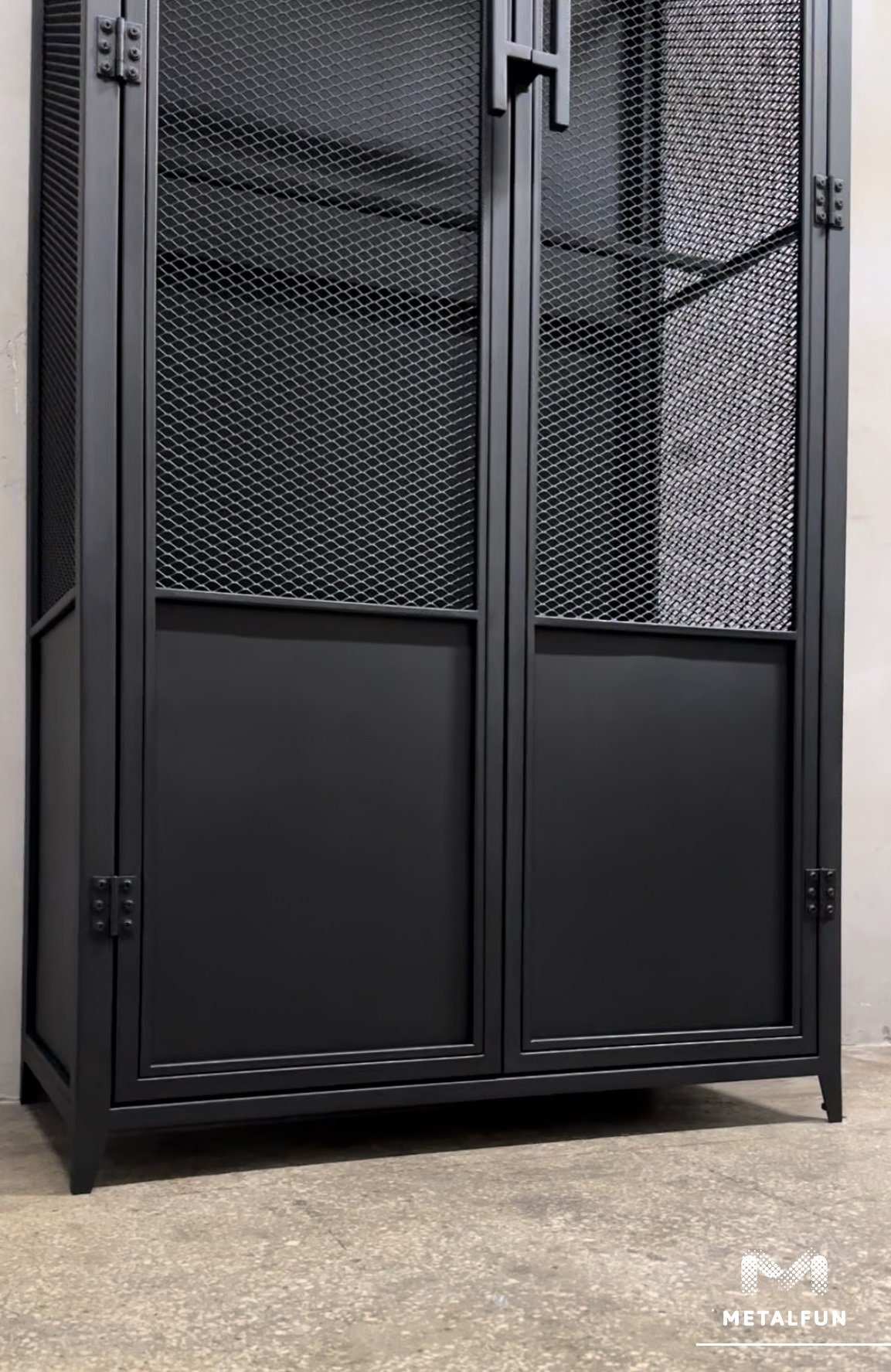 Elegant Showcase for the Living Room | Unique Metal Bookcase | METALFUN ...