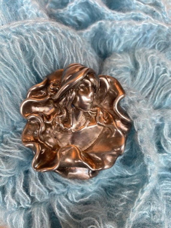 3D Sterling Silver Lady Repousse Brooch, Avant Garde - Gem