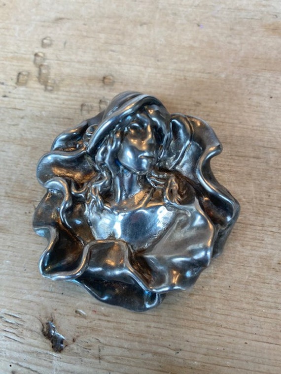 3D Sterling Silver Lady Repousse Brooch, Avant Garde - Gem