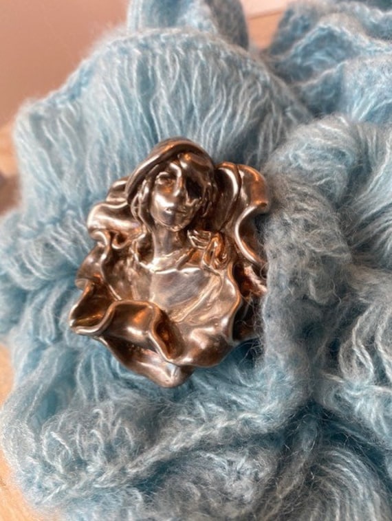 3D Sterling Silver Lady Repousse Brooch, Avant Garde - Gem