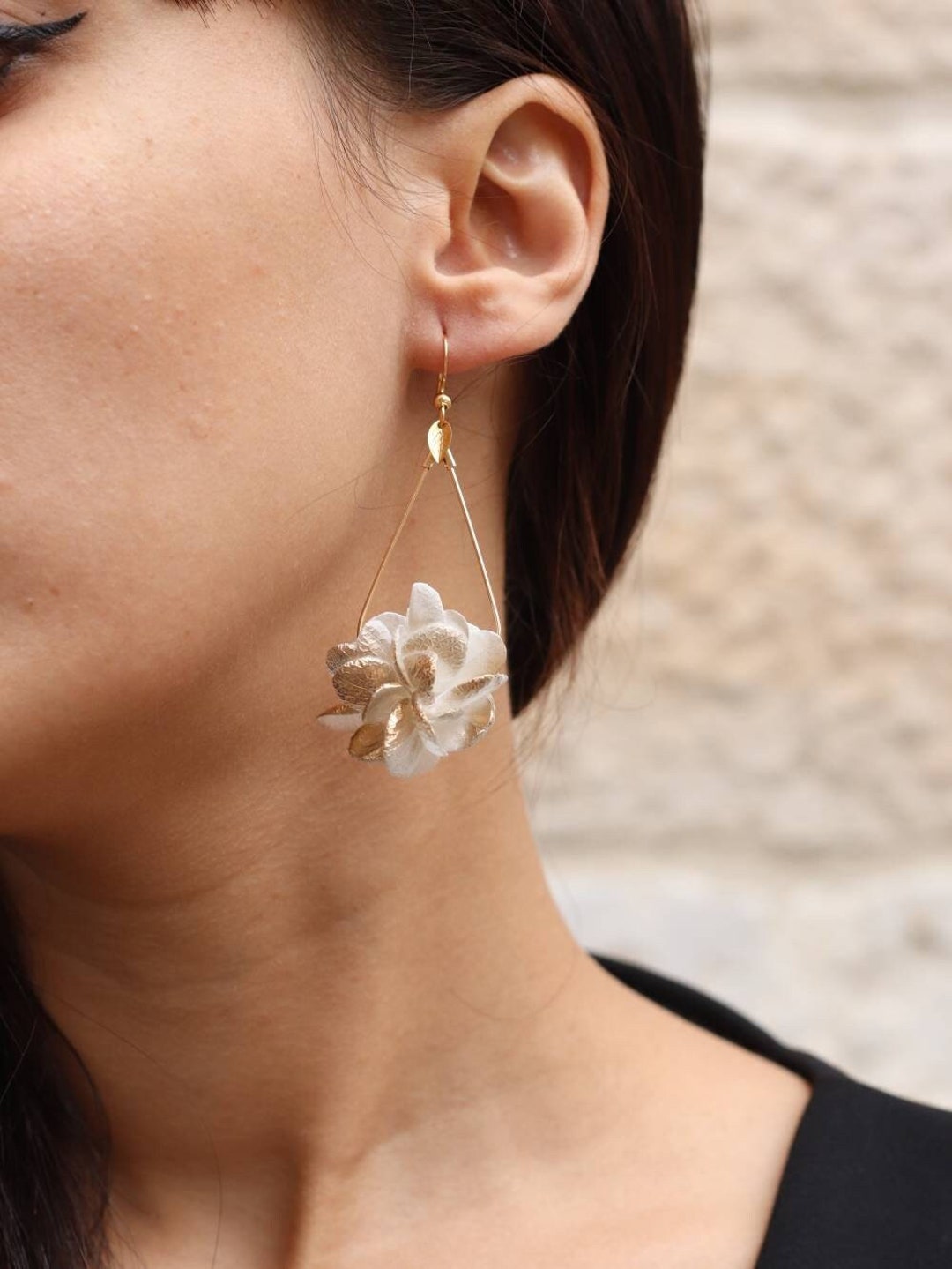 Francesca Earrings in Natural Stabilized White and Gold Hydrangea - Etsy UK
