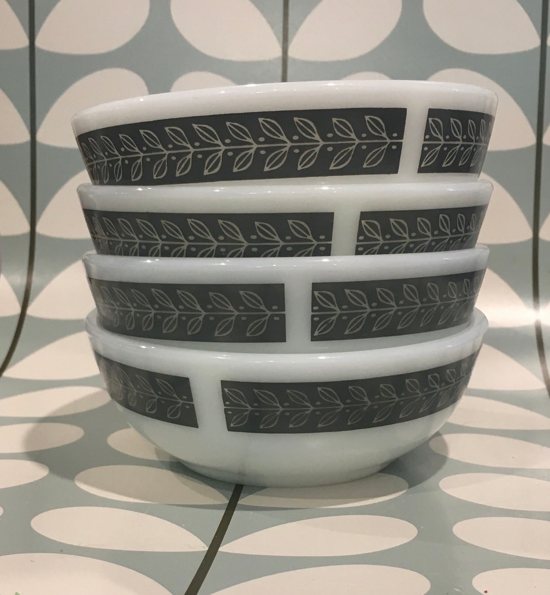 Vintage Pyrex Laurel Leaf Dessert Bowl Set - Etsy