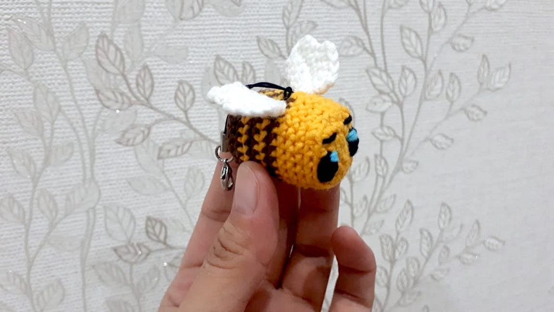 Minecraft Bee Plush Keychain, Handmade Minecraft Bee, Minecraft Gifts ...