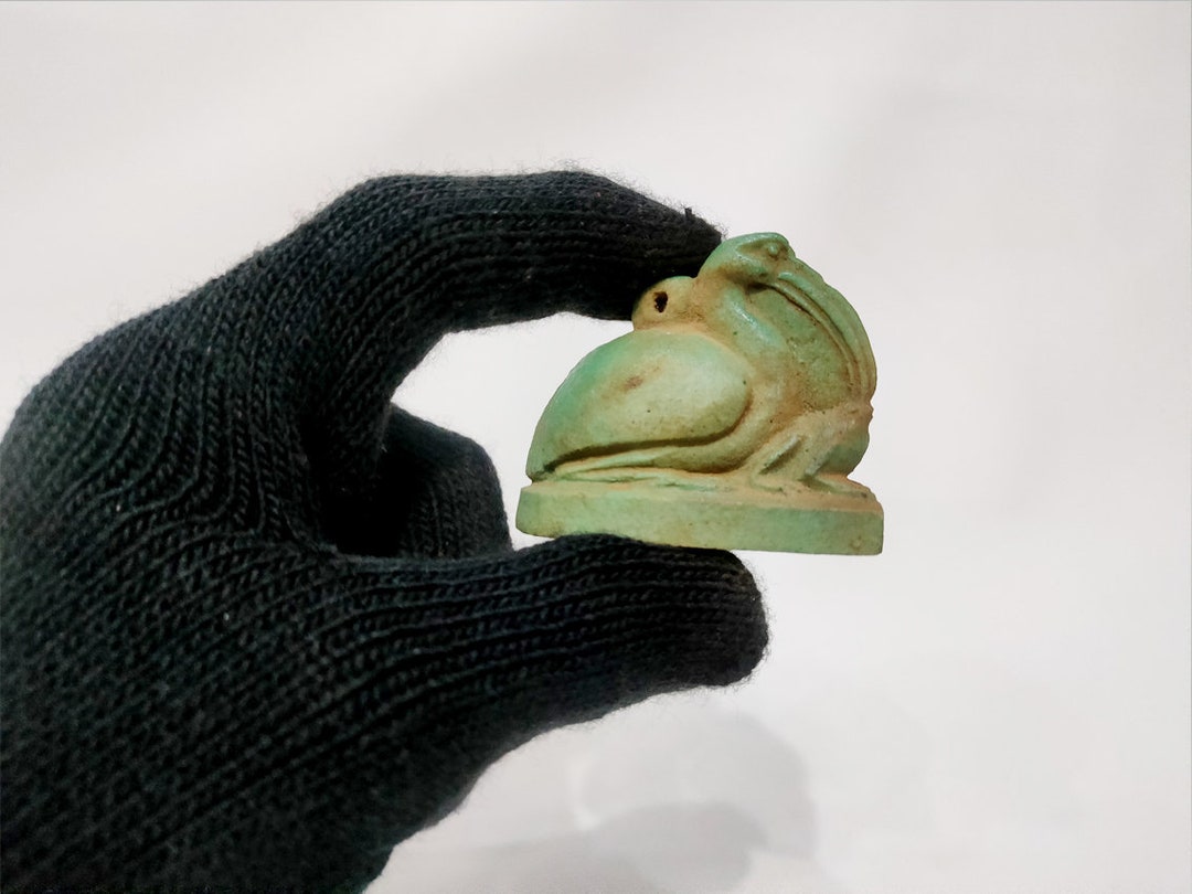 Egyptian Statue of Thoth. Moon God. God of Writing and Wisdom. Djehuti ...