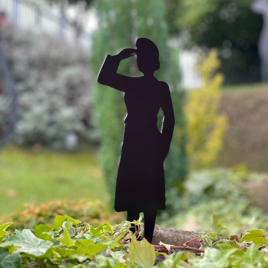 WW1 or 2 Women Metal Soldier 'lest We Forget' Garden Soldier Statue ...