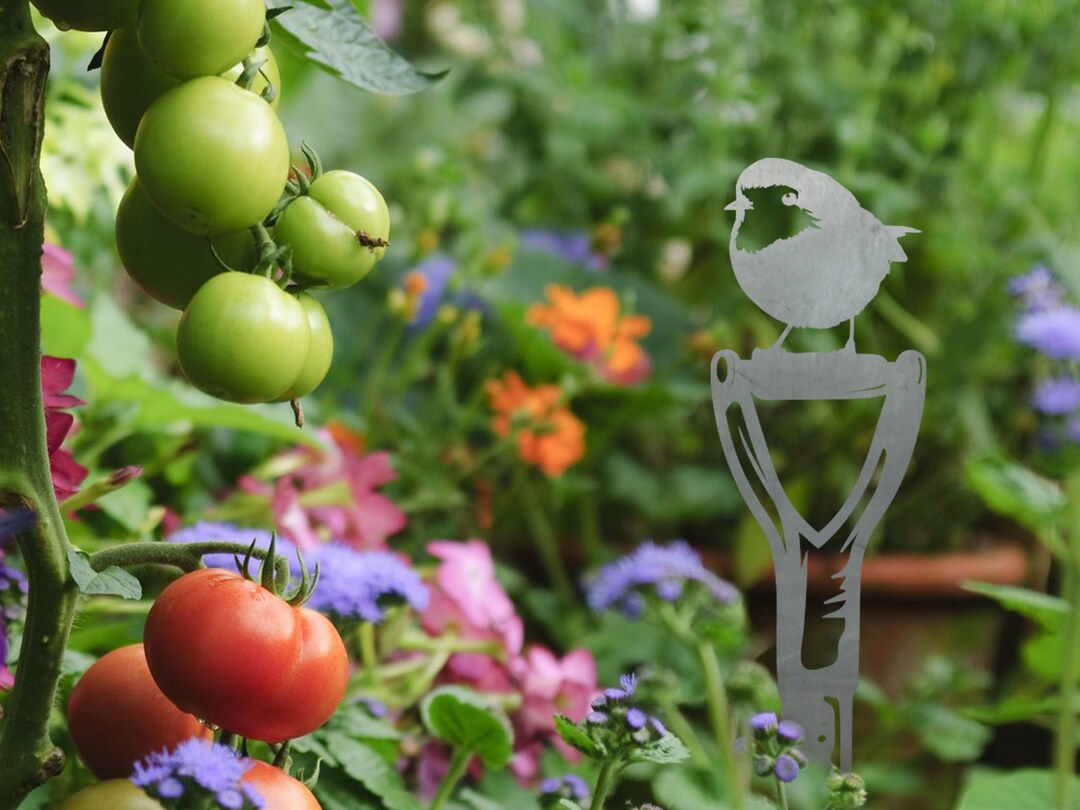 EXTERIOR Metal ROBIN Rusty on a Spade, Shovel or Fork Handle Sculpture ...