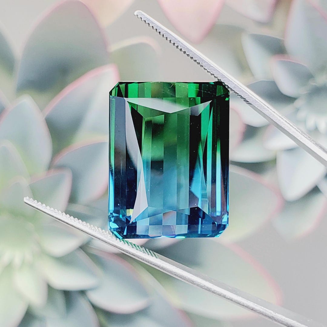 46.40ct Blue and Green Bi-color Quartz 22.5x17.5mm Emerald Shape Fancy ...
