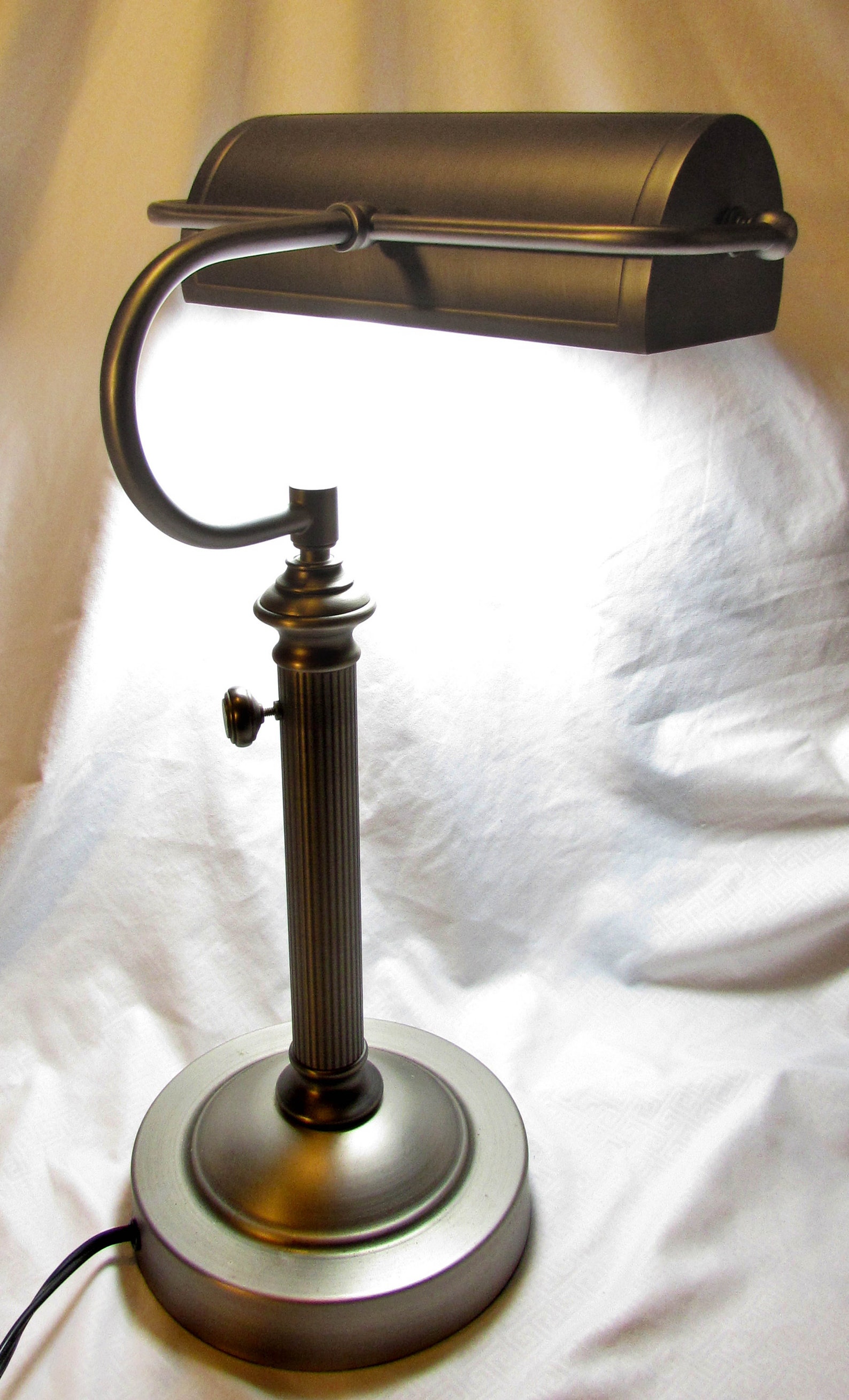 Verilux Princeton Desk Lamp, VD05, Full Spectrum Enhances Vision. Fully ...