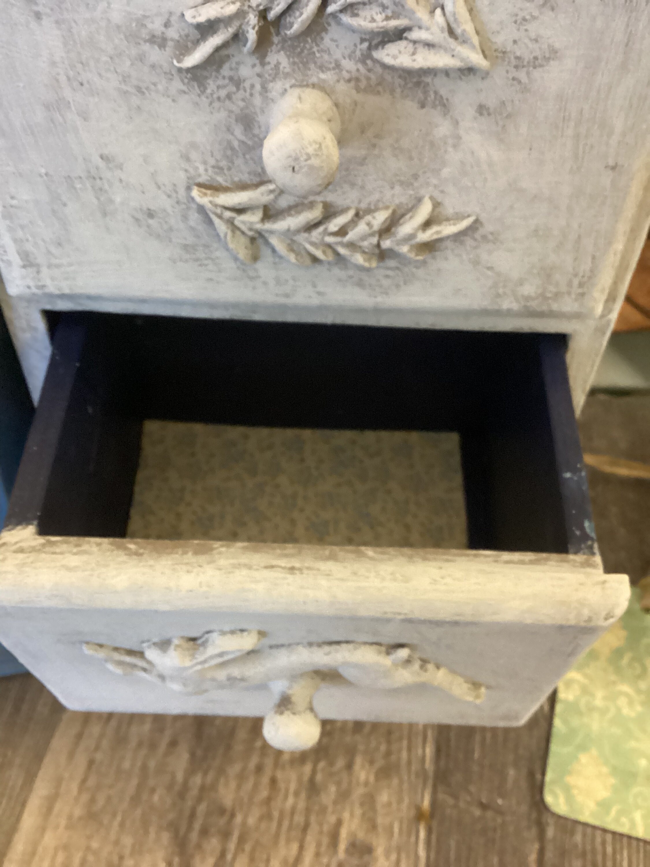 Bunny Laurels Set of Drawers Chest Cabinet Chippy Distressed Shabby ...