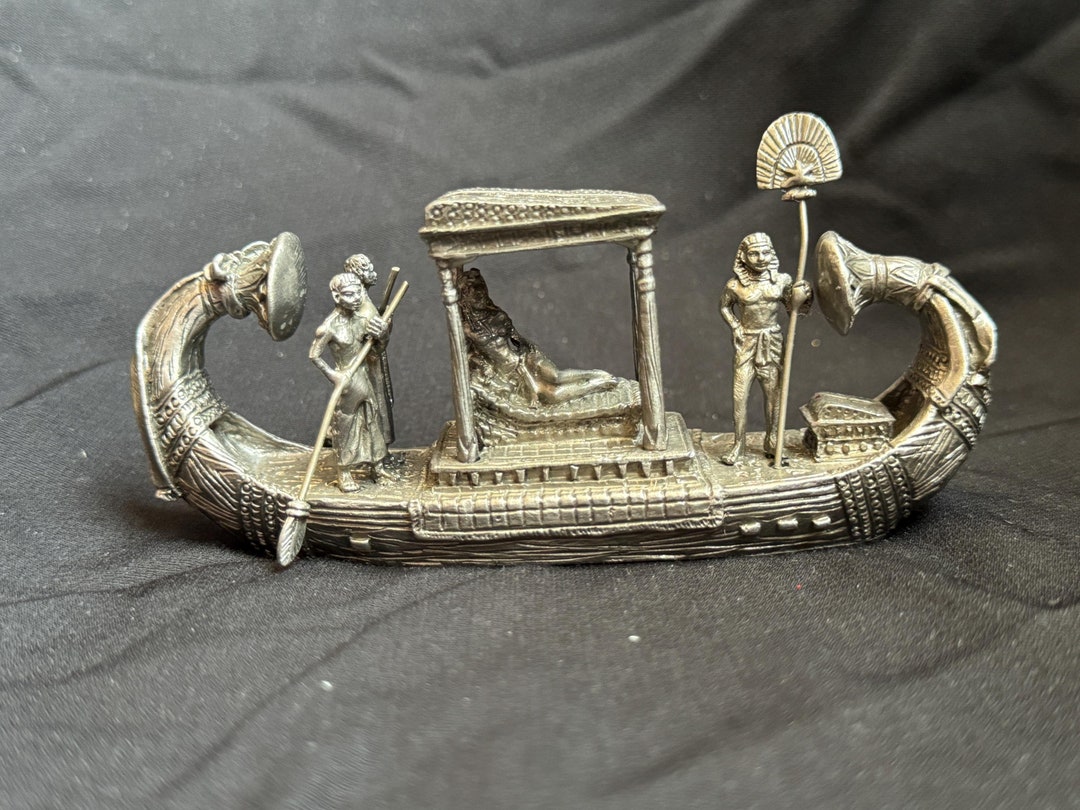 Ship of Queen Cleopatra Replica River Boat of Queen Cleopatra Married ...