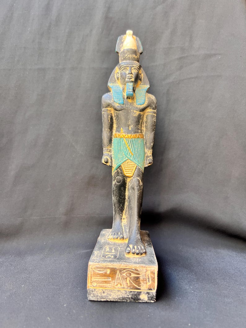 Tutankhamun Statue of Tutankhamun Tomb Amazing Statue of Pharaoh ...