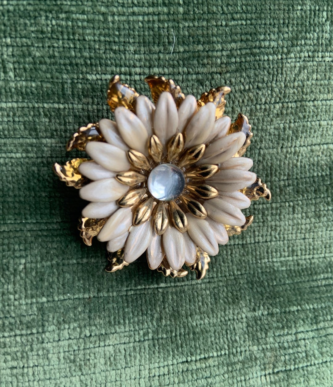 Vintage Enamel Daisy Brooch - Etsy