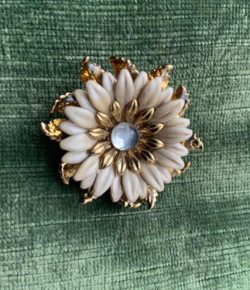 Vintage Enamel Daisy Brooch - Etsy