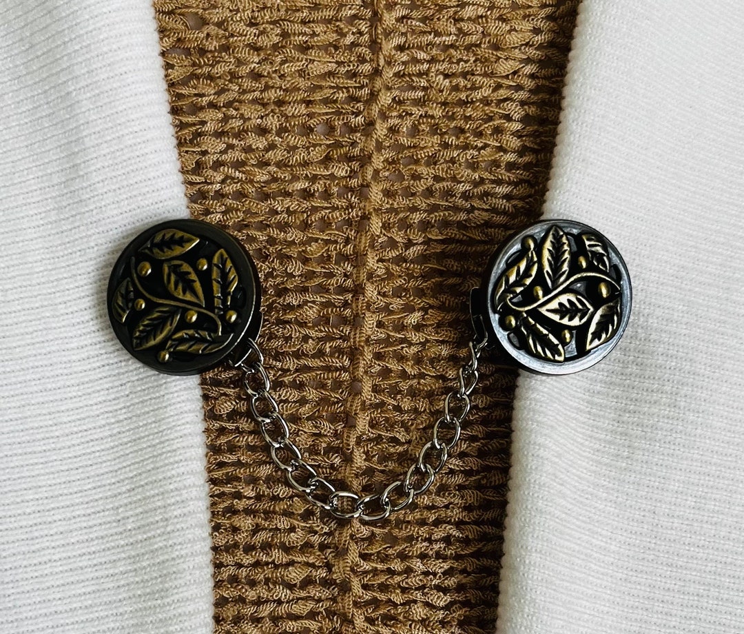 Sweater Clips Golden Leaves Cardigan Clasp Round Sweater Clip Chain ...