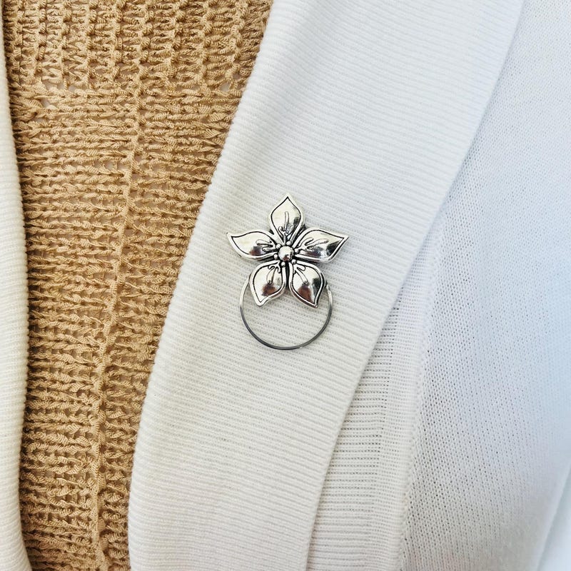 Glasses Holder Pin Brooch - Etsy