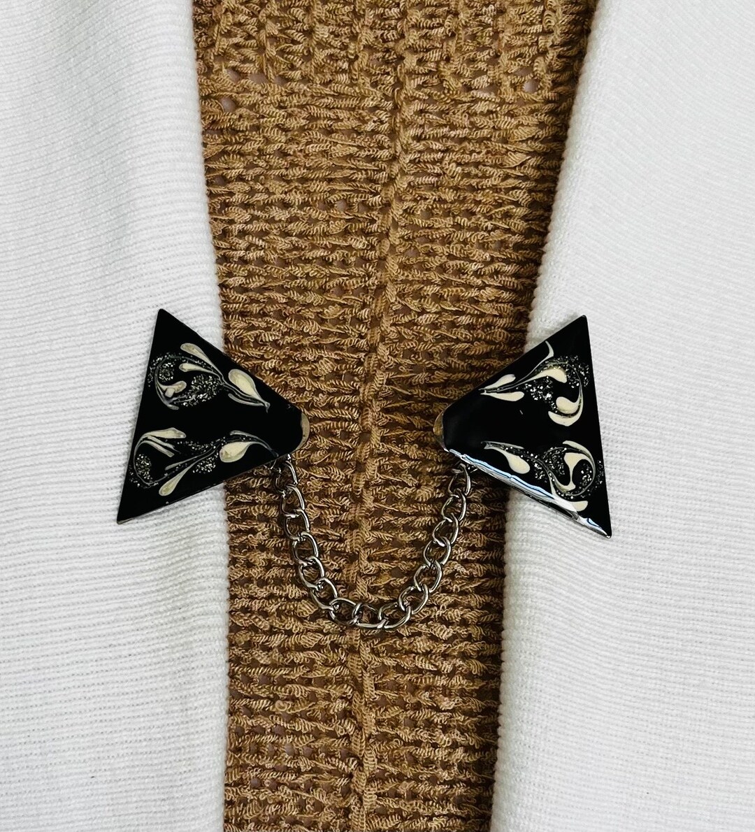 Sweater Clips Vintage Sweater Clip Geometric Clasp Chain Cardigan Clip ...