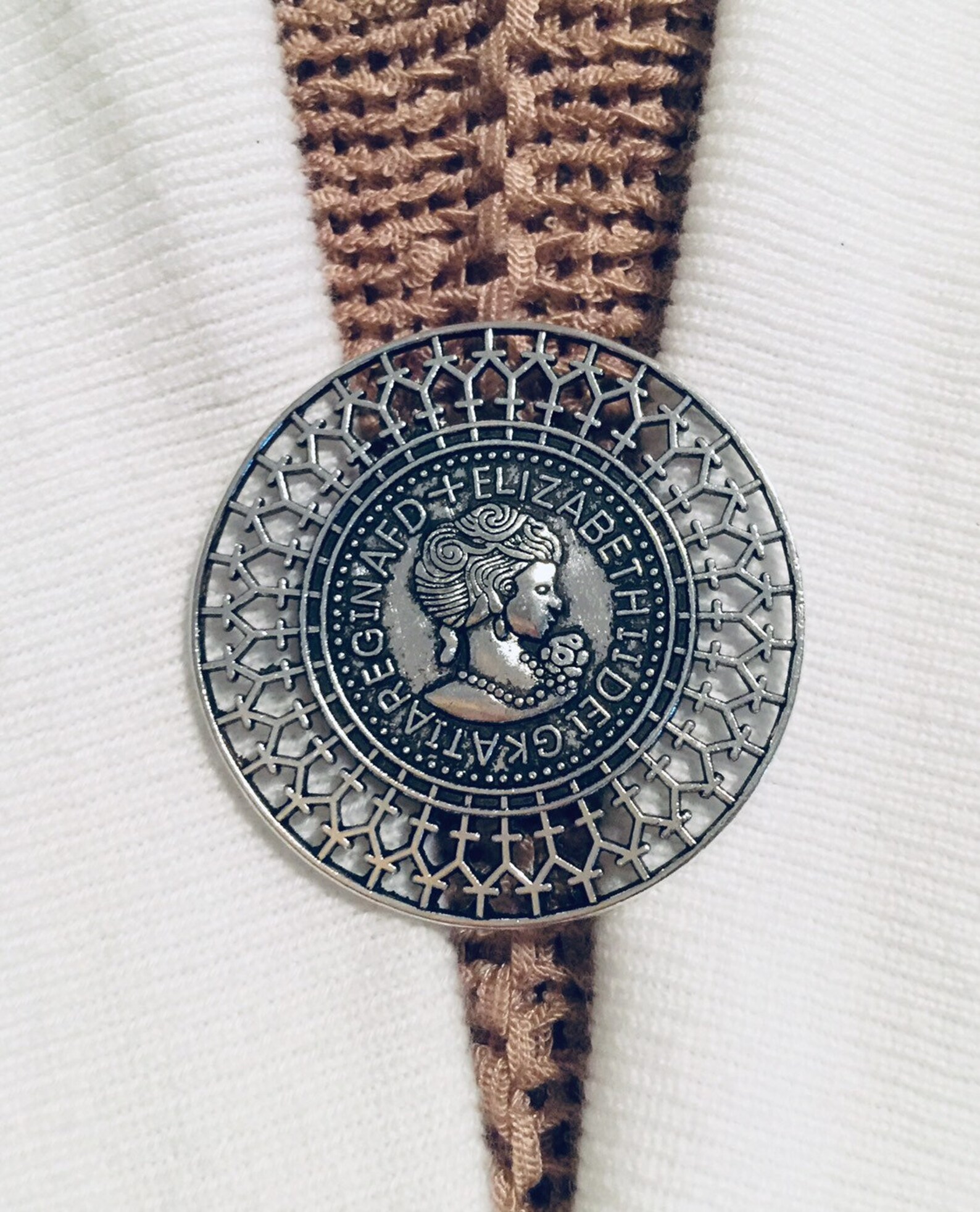 Sweater Clips Gothic Medallion Cardigan Clasp Sweater Clip Elizabeth II ...