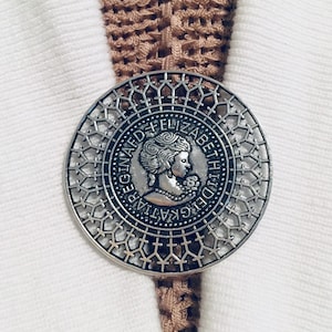 Sweater Clips Gothic Medallion Cardigan Clasp Sweater Clip Elizabeth II ...