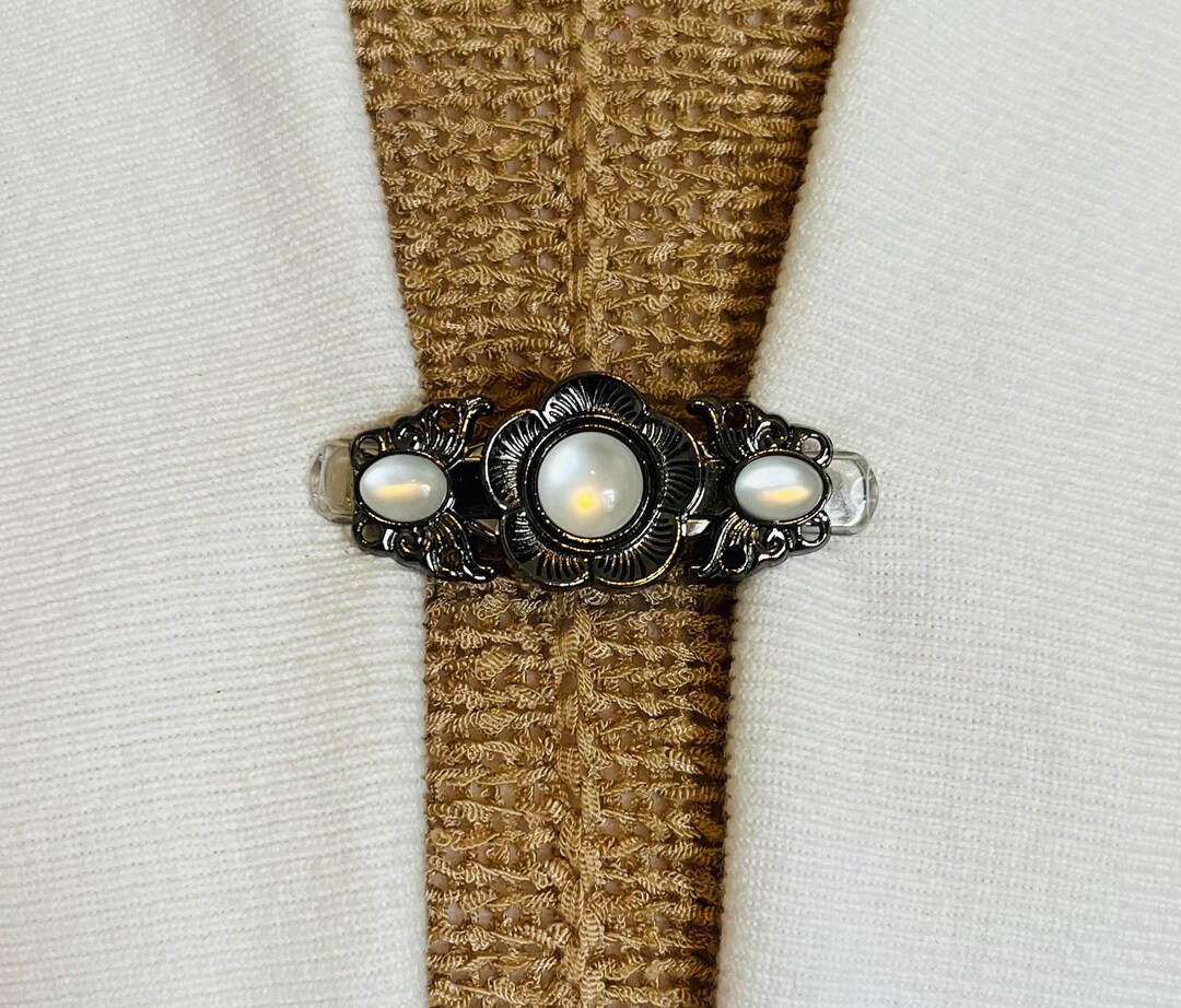 Sweater Clips Flower Cardigan Clasp Sweater Clip Butterfly Black Kimono ...