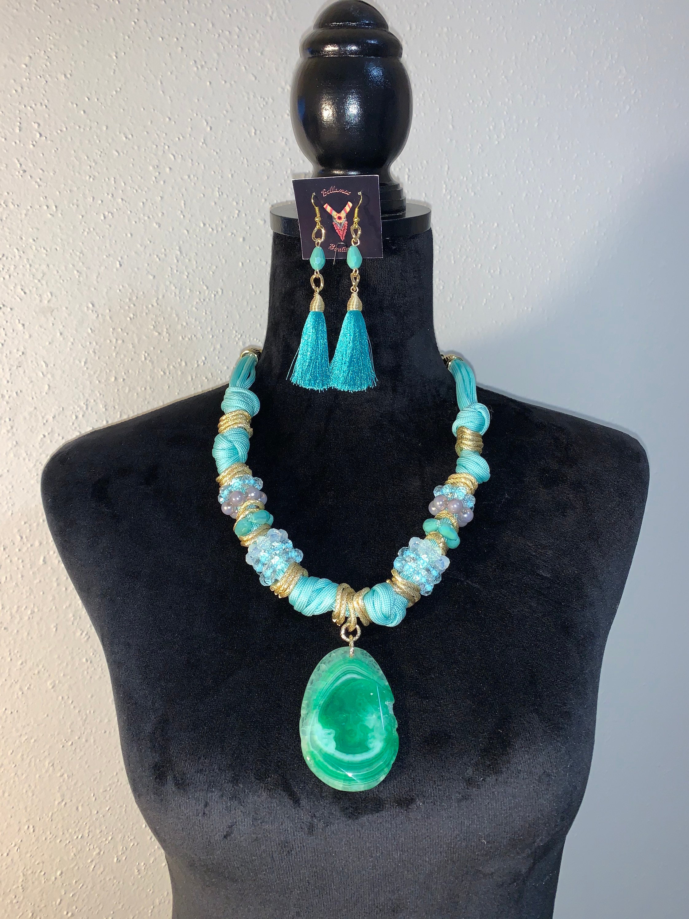 Agate necklace set with earrings