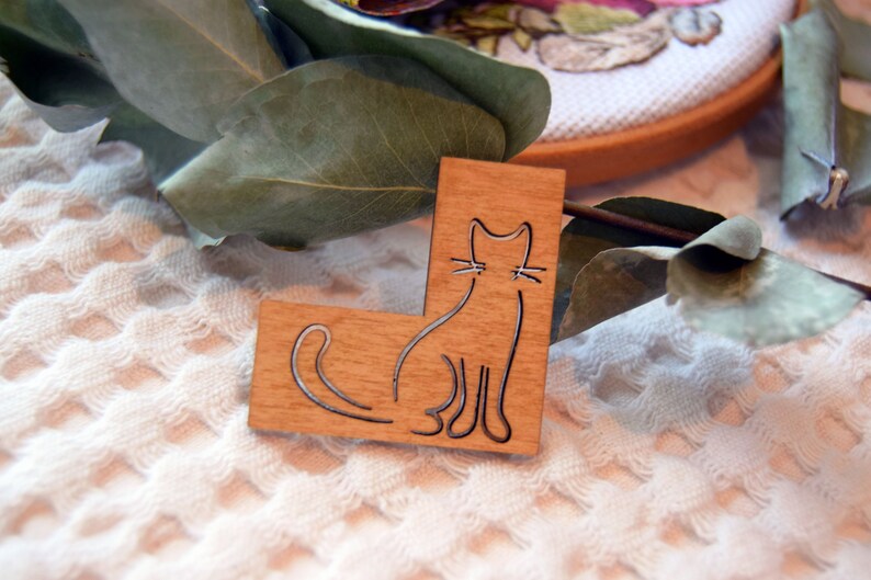 The Set of 2 Magnetic Cross Stitch Line Holders for Embroidery Kit ...
