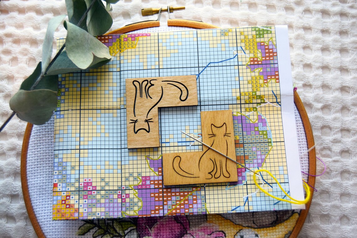 The Set of 2 Magnetic Cross Stitch Line Holders for Embroidery Kit ...