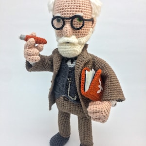 Sigmund Freud Amigurumi Bookshelf Decor, Handknitted Academician Doll ...