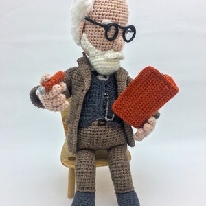 Sigmund Freud Amigurumi Bookshelf Decor, Handknitted Academician Doll ...