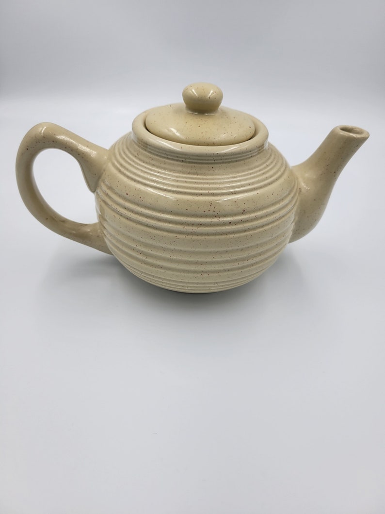 3D Glazed Apple Motif Teapot and Two Pedestal Mugs, Ribbed Body ...