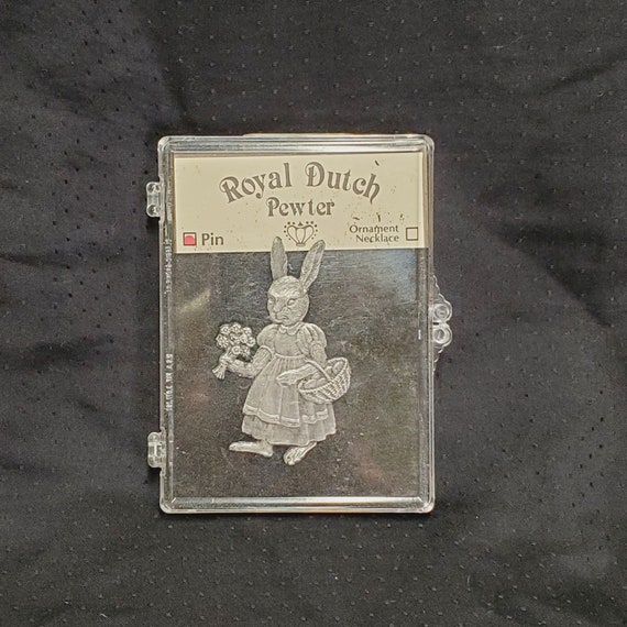 Royal Dutch Pewter Easter Bunny Pin - Gem