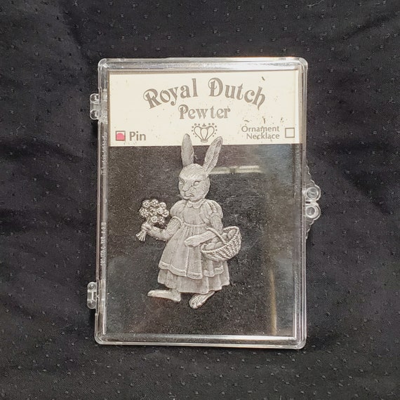 Royal Dutch Pewter Easter Bunny Pin - Gem