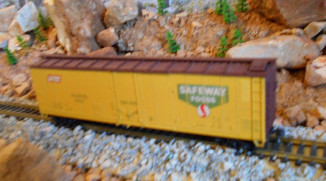 HO Scale: Walthers North American - Safeway Foods Box Car, Model ...