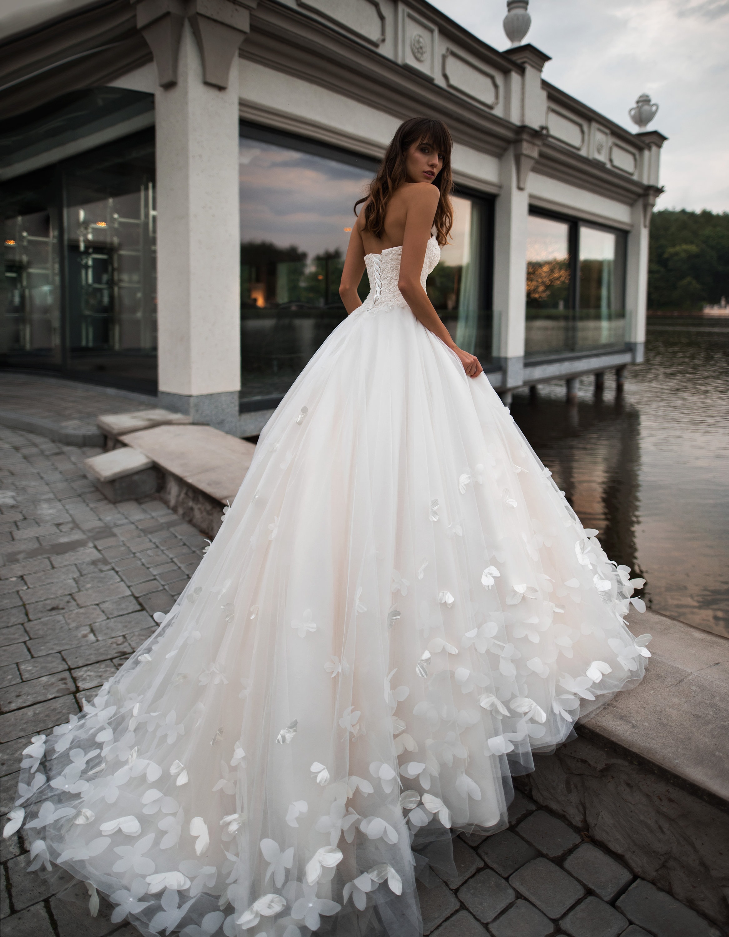 Poofy Ball Gown Wedding Dresses