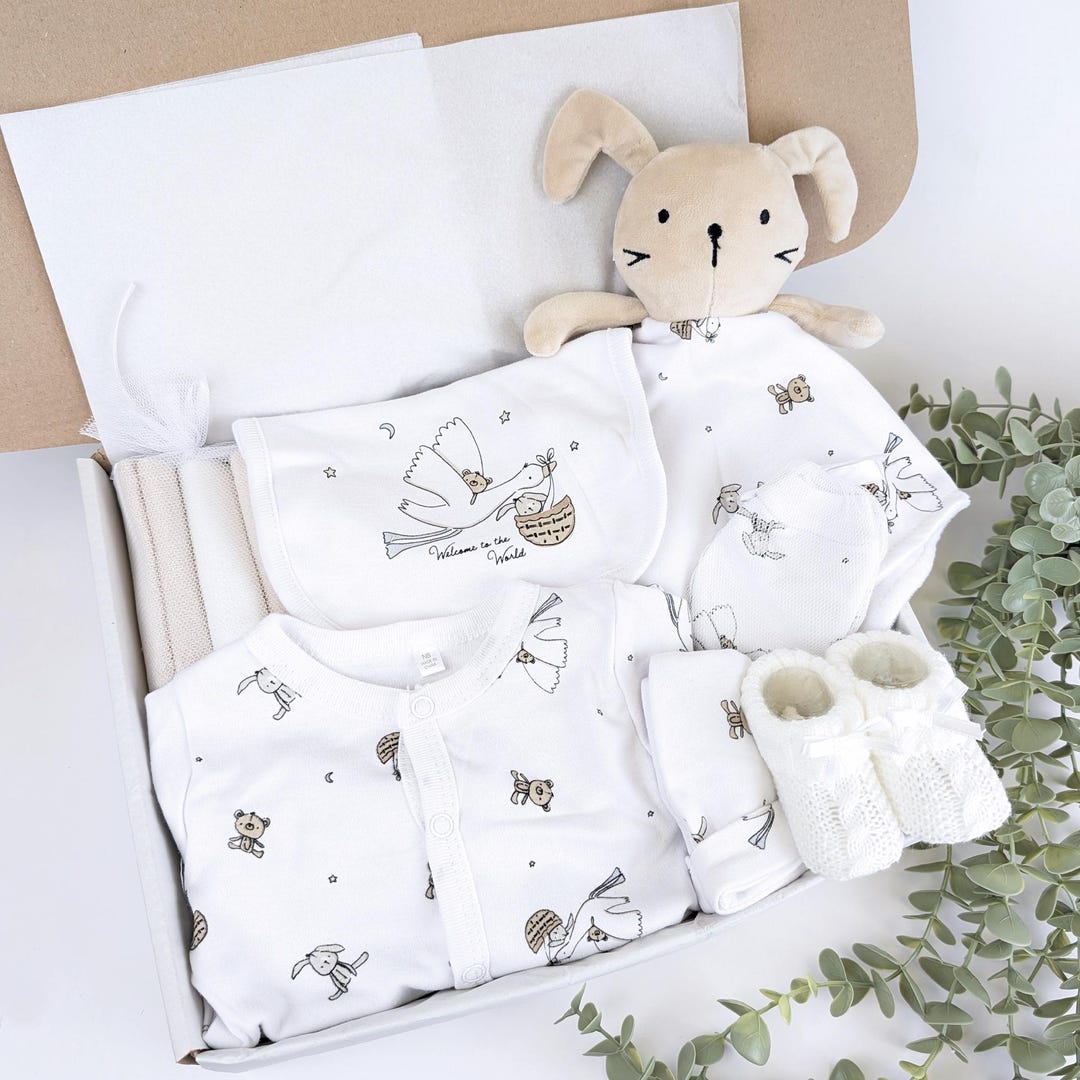 Newborn Baby Neutral Gift Set | Baby Hamper | Baby Boy Girl Hamper ...
