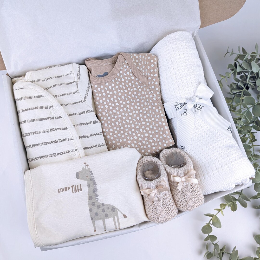 Newborn Baby Neutral Gift Set | Baby Hamper | Baby Boy Girl Hamper ...