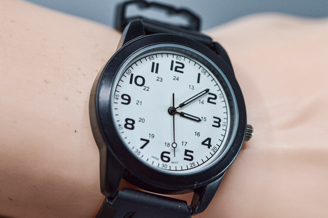 Black Tone With White Dial, Quartz Wrisst Watch - Etsy