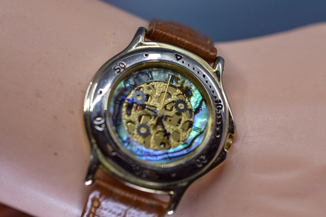 Unitron Gold Tone Vintage Quartz Wrist Watch - Etsy