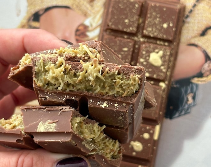 Handmade Milk Chocolate Bar With Pistachio & Kataifi Layers | Luxury ...