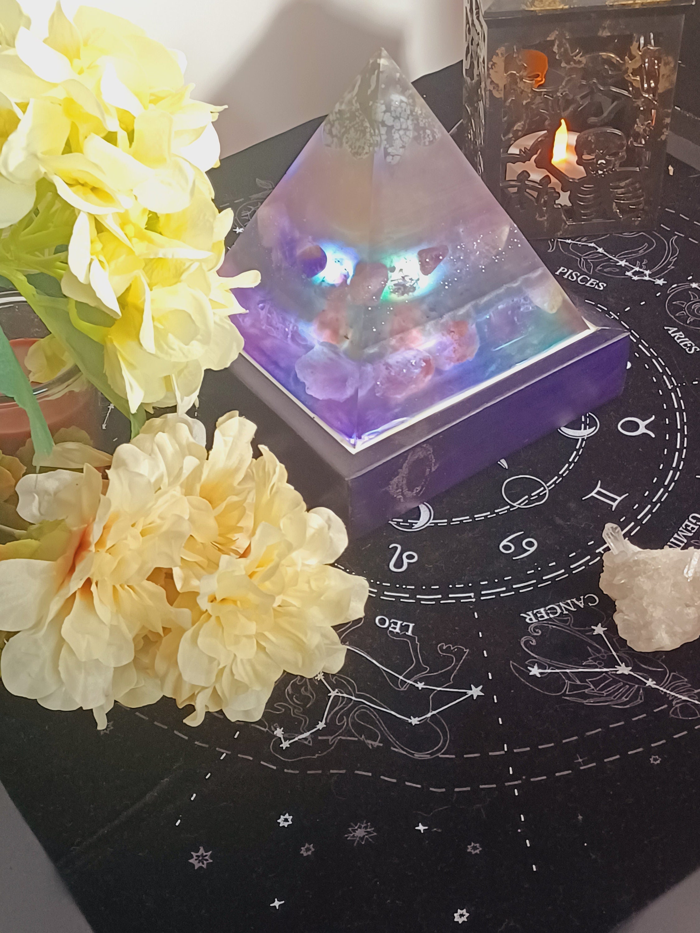 Resin Esoteric Pyramid Lamp Obsidian & Amethyst INSOMNION - Etsy