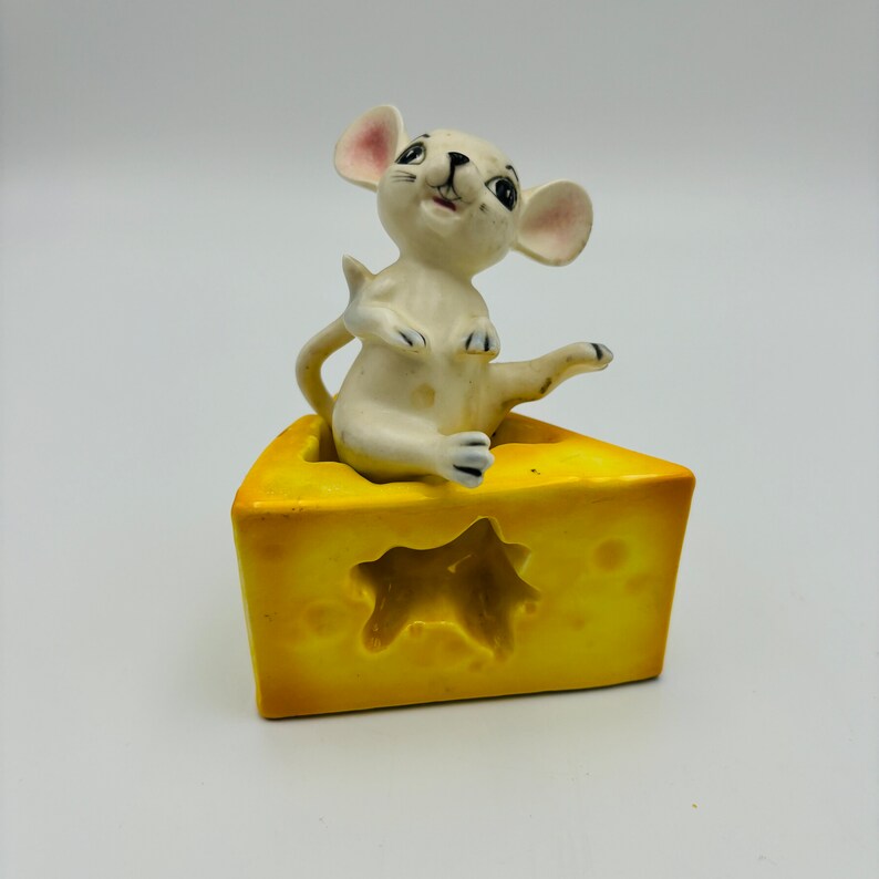 Kitschy Vintage Mouse in Cheese Wedge Salt and Pepper Shakers Made in ...