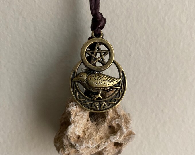 Hag Stone Raven With Pentacle Necklace: Protection Talisman - Etsy