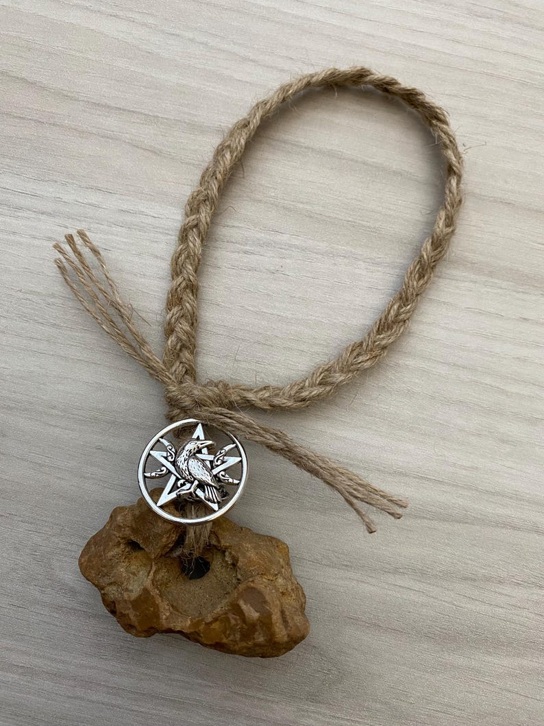 Hag Stone Raven Pentacle Talisman: Altar Stone, Protection Amulet - Etsy