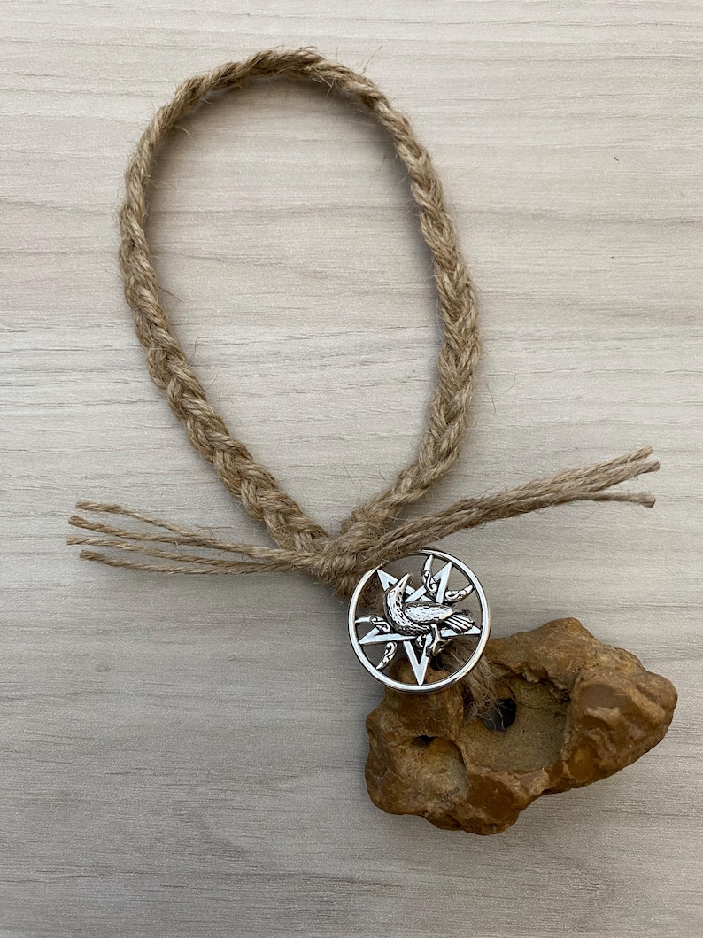 Hag Stone Raven Pentacle Talisman: Altar Stone, Protection Amulet - Etsy