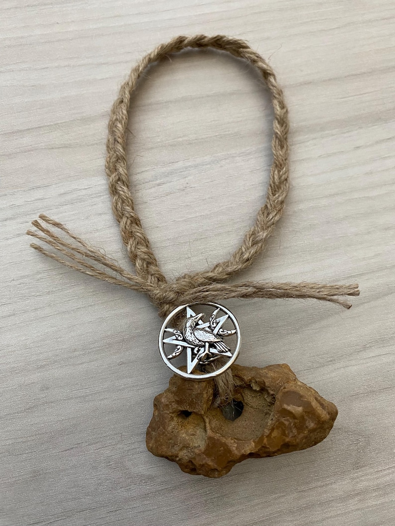 Hag Stone Raven Pentacle Talisman: Altar Stone, Protection Amulet - Etsy