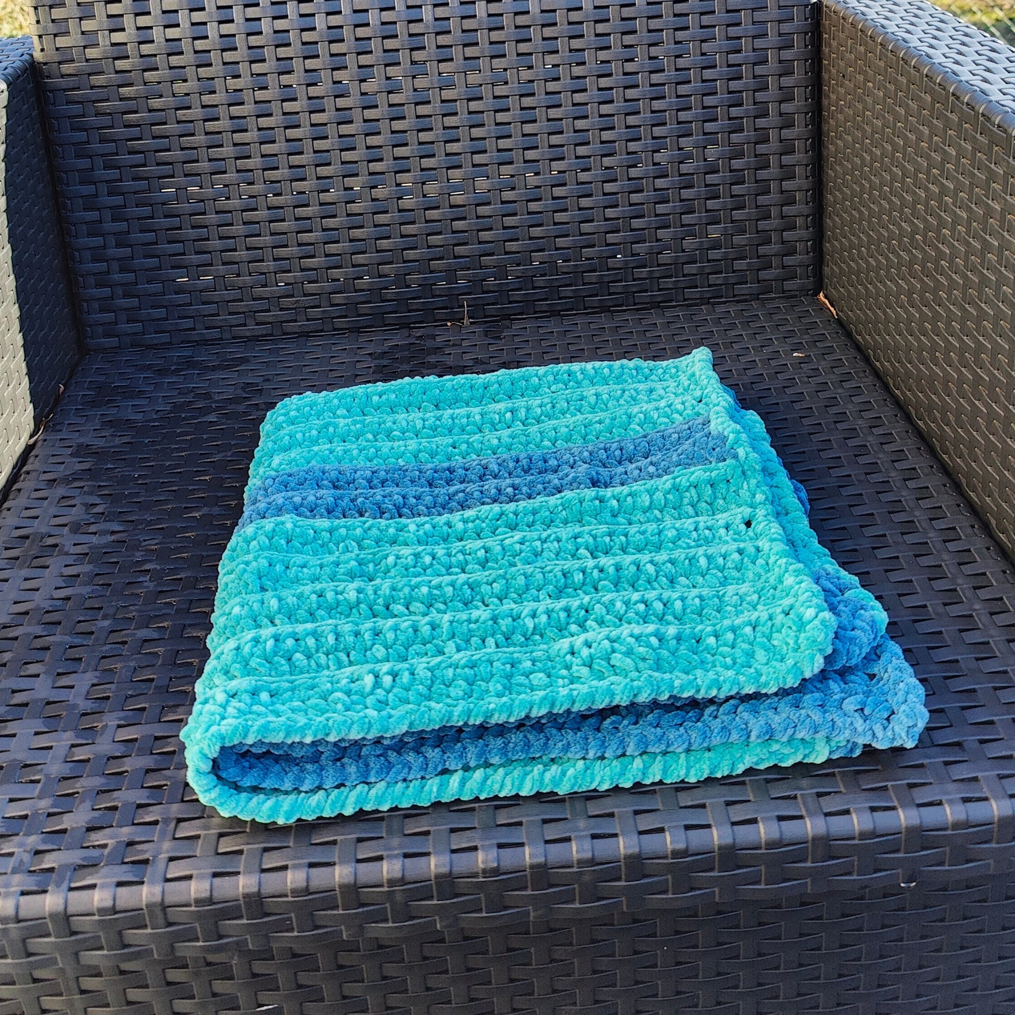 Crochet Baby Blanket, Two-tone Baby Blanket, Chenille Yarn Baby Blanket ...