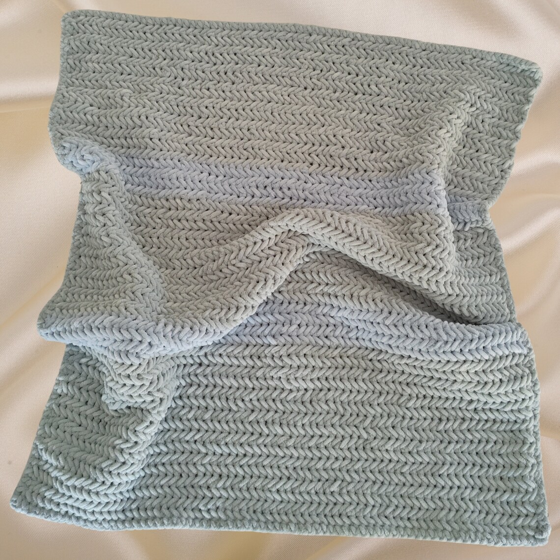 Crochet Baby Blanket, Two-tone Baby Blanket, Chenille Yarn Baby Blanket ...