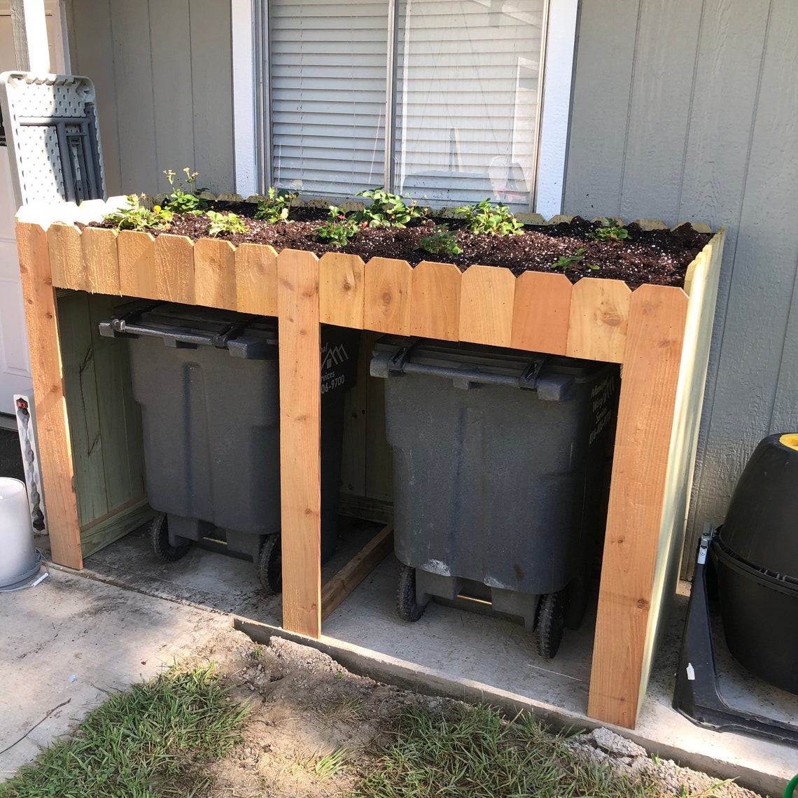 Outdoor Trash Bin / Garbage Can Enclosure & Raised Planter Bed ...
