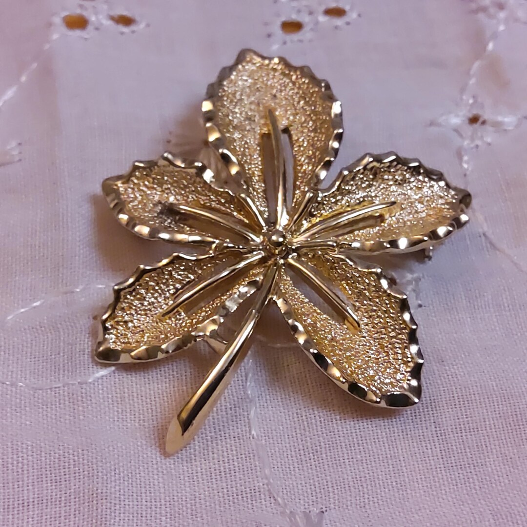 Vintage SARAH COVENTRY Goldtone Leaf Brooch. Maker's Mark Present. - Etsy